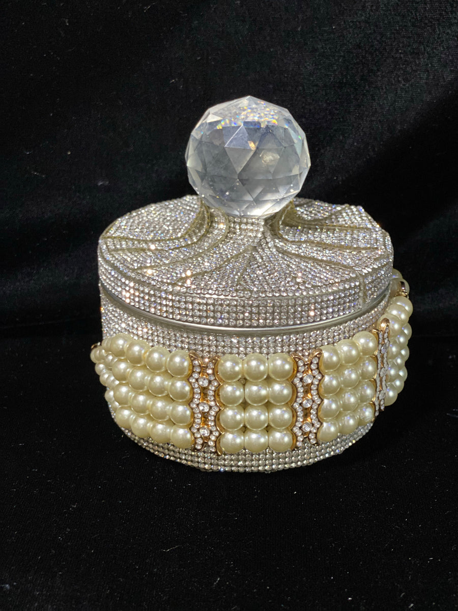 Diamonds and Pearls – Meant To bee Pampered LLC
